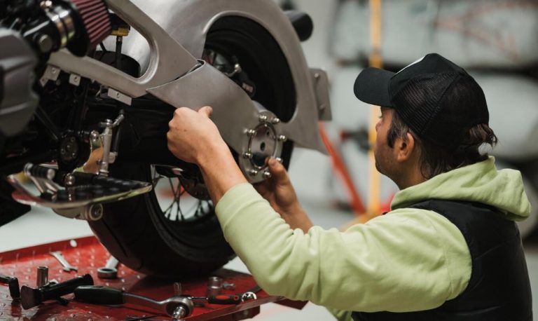 Qué hay que estudiar para ser mecánico de motos - Estudiantes10.com